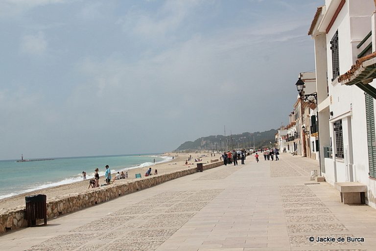 Altafulla beach and promenade - Travel Inspires